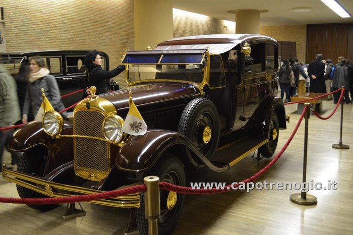 La Papamobile - L'automobile del Papa in esposizione ai Musei Vaticani